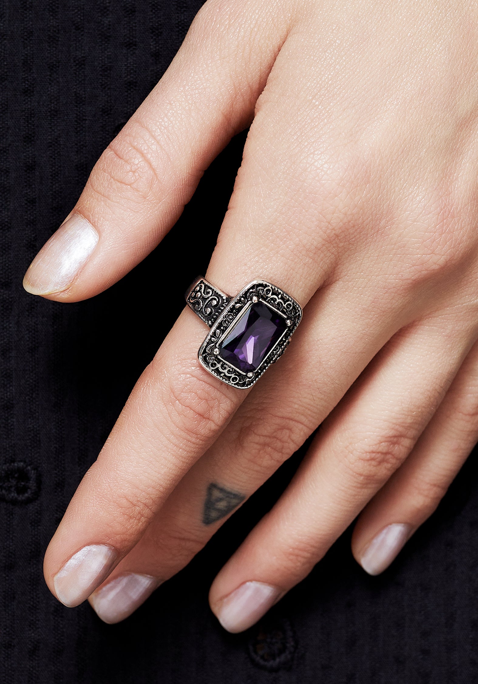 Disturbia | Domra Vintage Ring | Rings