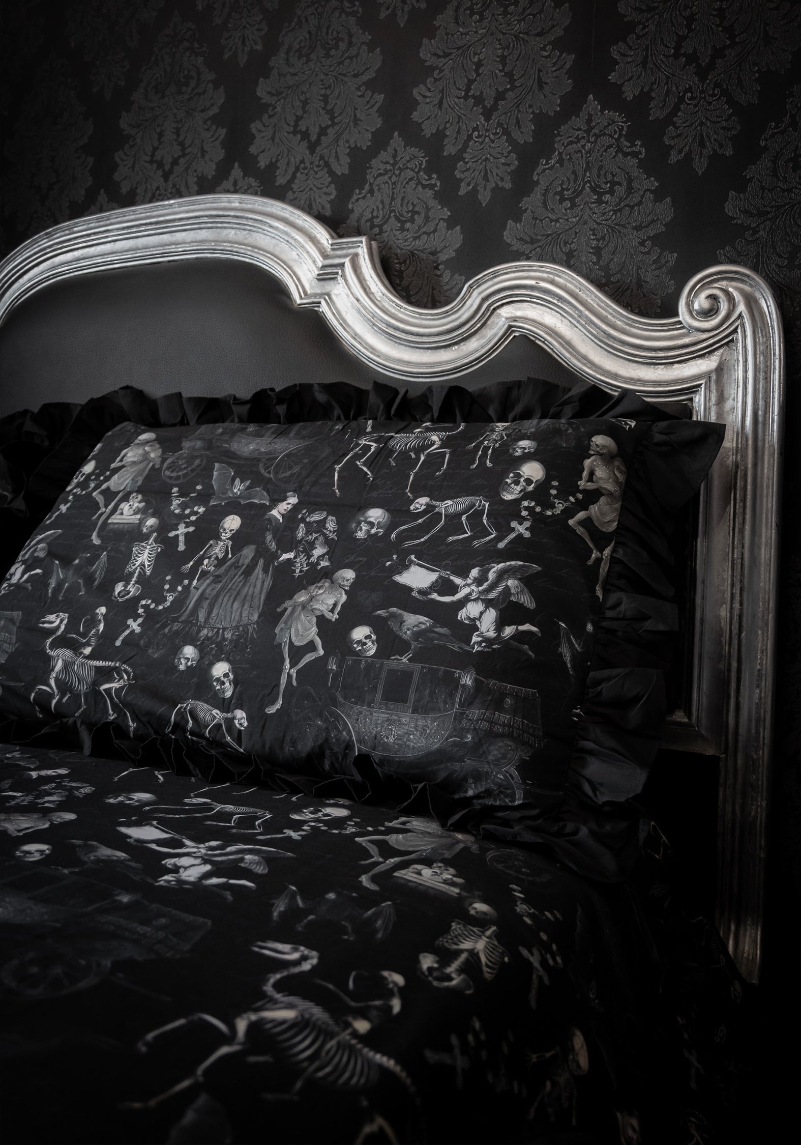 Disturbia | Melancholia Ruffle Bedding Set - UK King | Bedding Sets