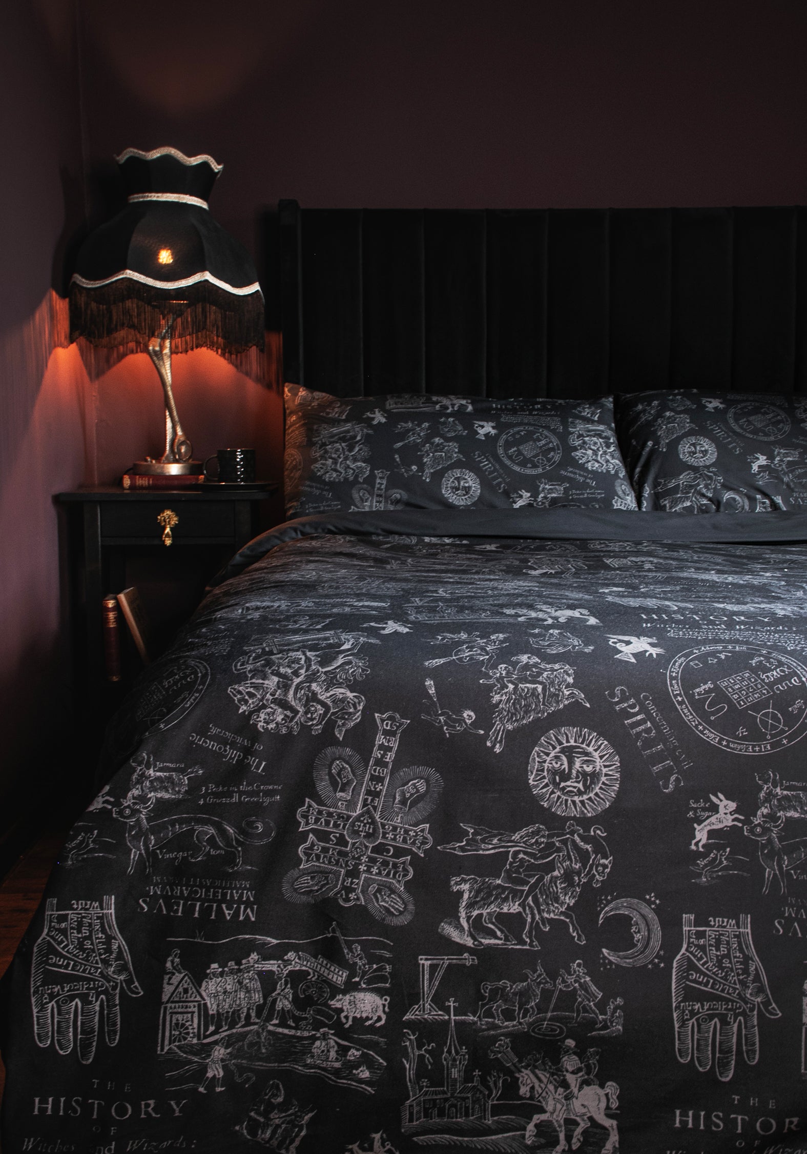 Heresy Woodcut Print Cotton Bedding Set - King – Disturbia
