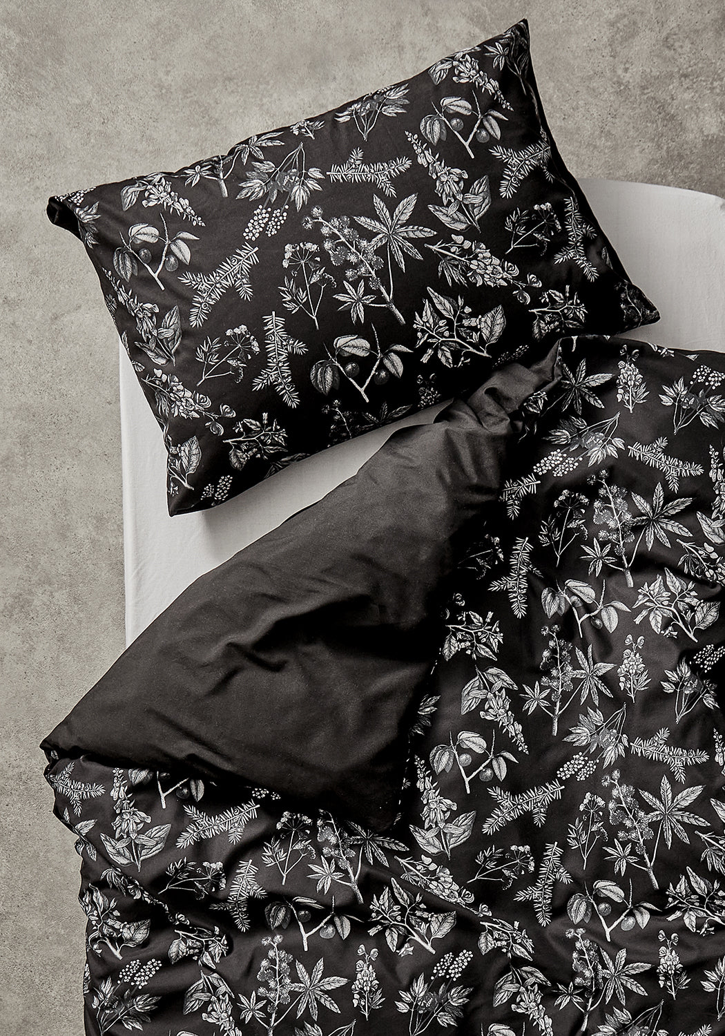 Disturbia | Poisonous Plants Bedding Set (Single) | Bedding Sets